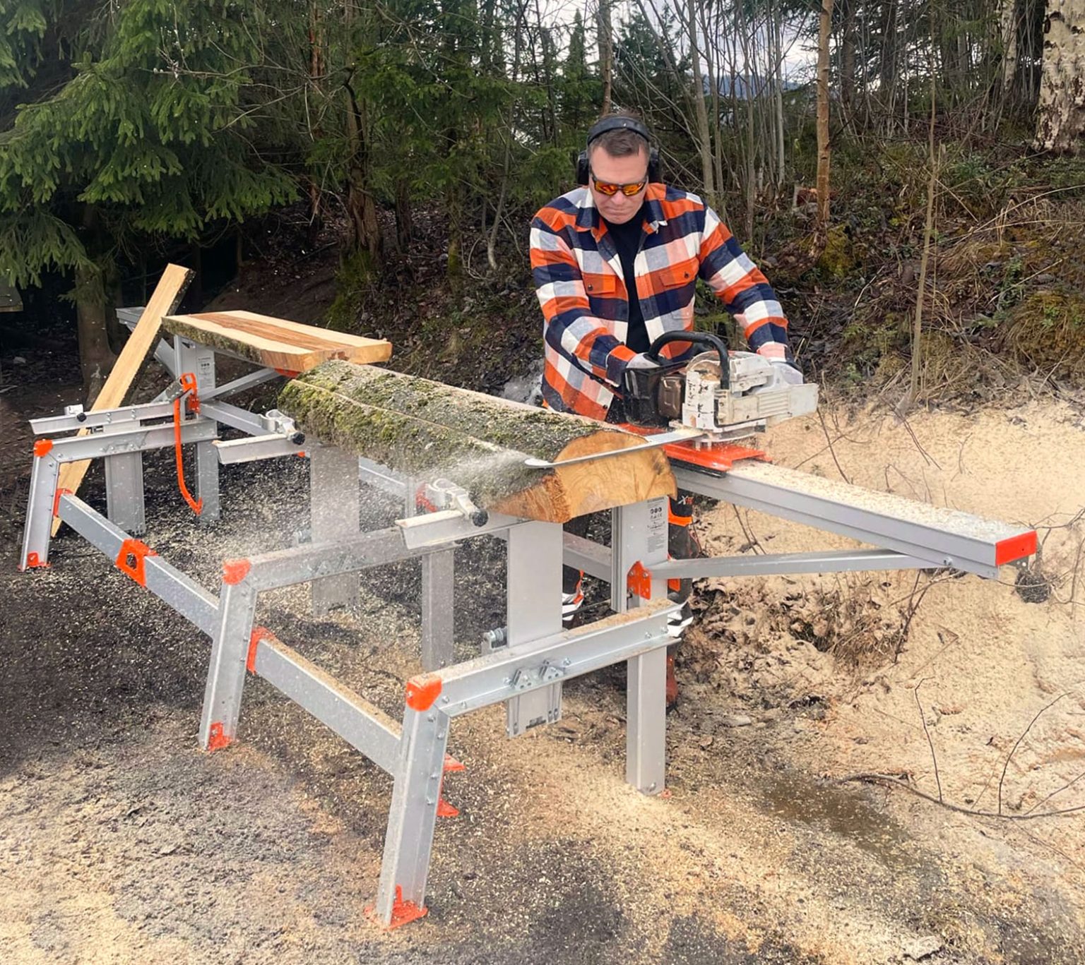 Sawing, log house building and Timbersports - Woodworking Project